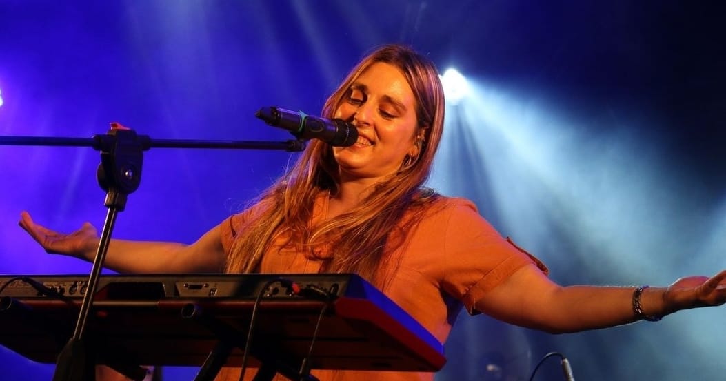 Claudia Lomeña celebra sus 25 años en la música | infociudad